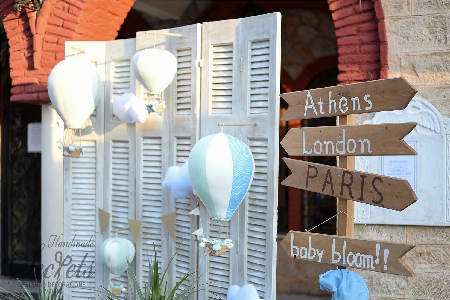 Στολισμός βάπτισης αερόστατα σε υπέροχα χρώματα βεραμάν και σιελ, Anna ...