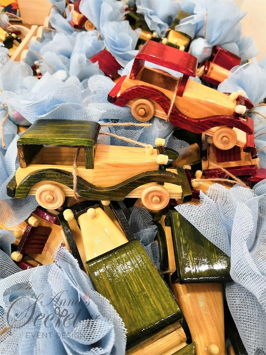Μπομπονιέρες βάπτισης με ξύλινα αυτοκινητάκια για αγόρια., annassecret ...