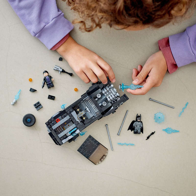 λαμπάδα πασχαλινή με παιχνίδι LEGO Super Heroes Batmobile, The Penguin ...
