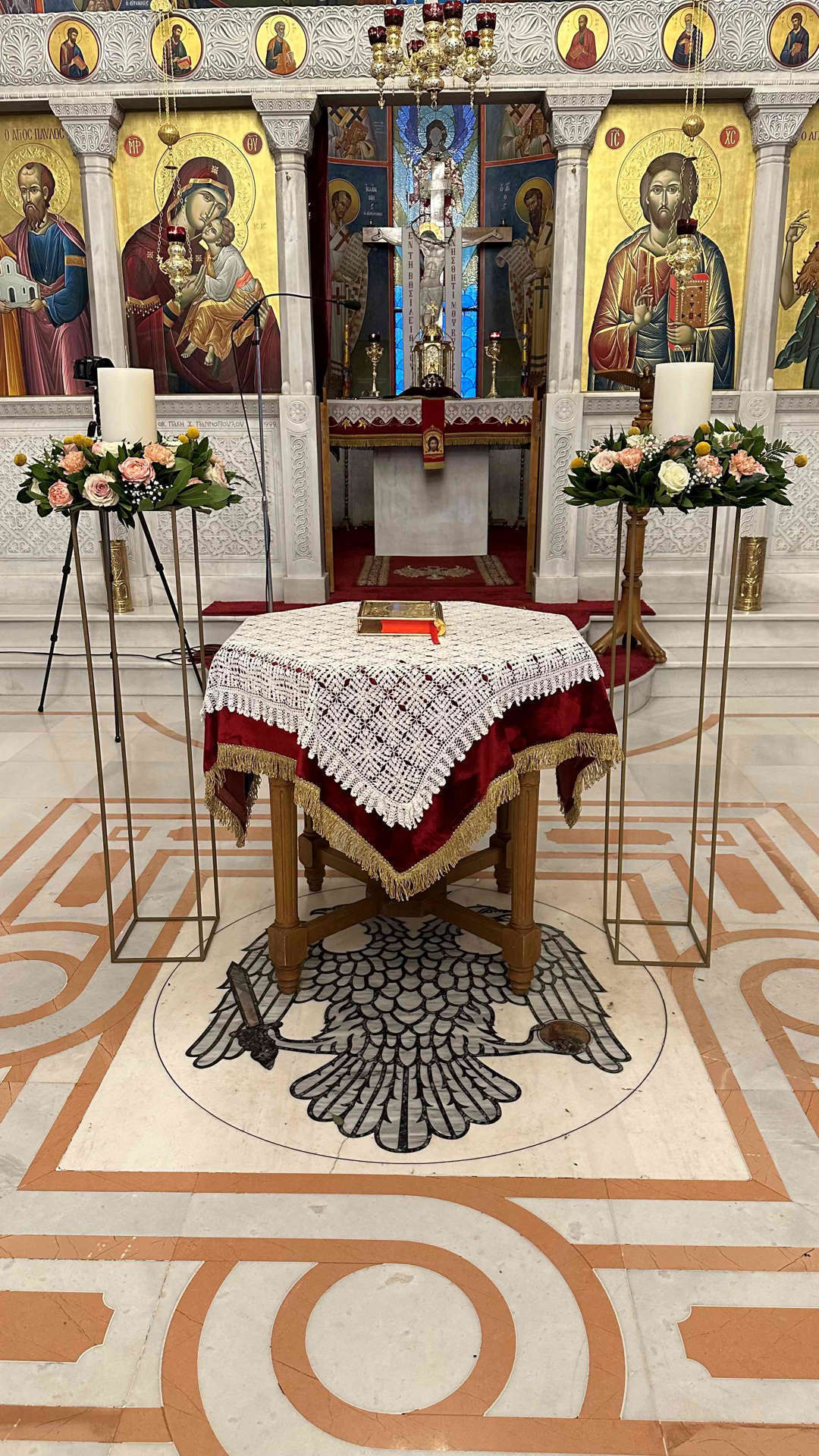 Διακόσμηση εκκλησίας για γάμο με φυσικά λουλούδια,, Anna's Secret