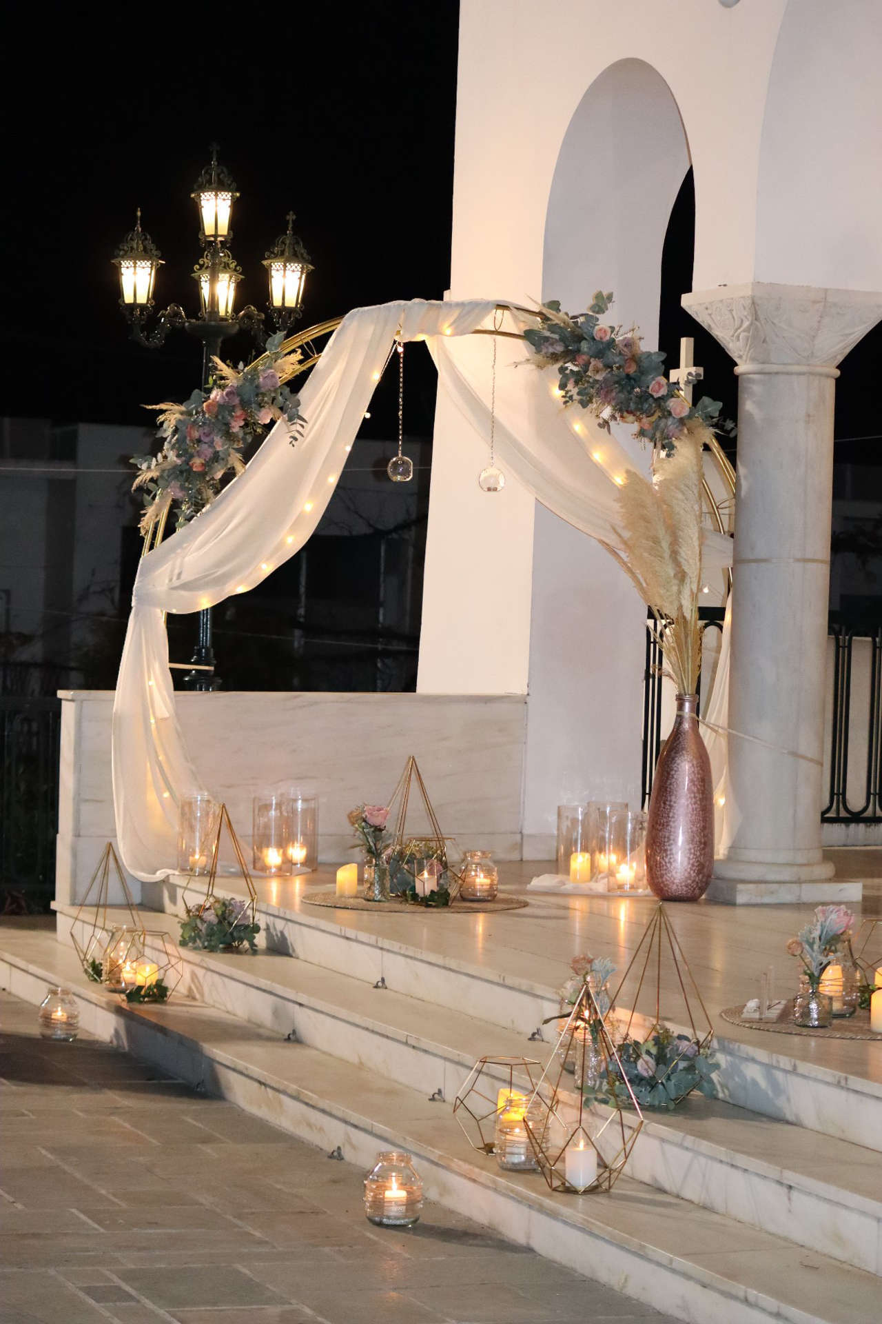 Διακόσμηση εκκλησίας για γάμο με φυσικά λουλούδια,, Anna's Secret